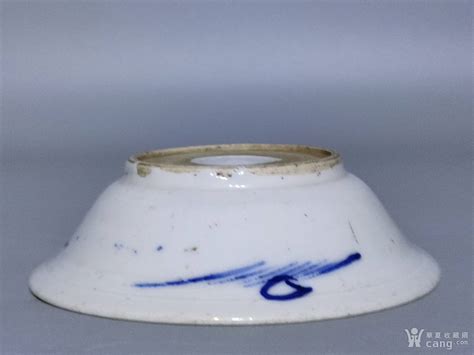 清代青花碗 做工非常精美，器型规矩精致 ，品完好，地摊交易华夏收藏网