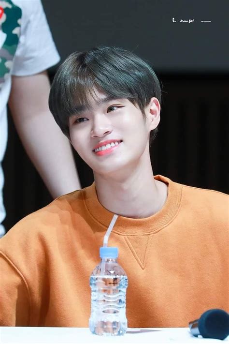 Ghim của Khánh Linhh trên Wanna One Bạn trai Muối