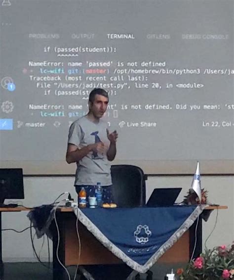 شلوار گل گلی استاد برنامه نویسی در دانشگاه خواجه نصیر؛ جادی میرمیرانی کیست؟