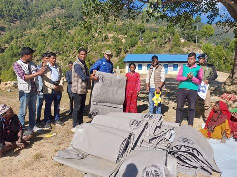 भूकम्प पीडित परिवारलाई सामग्री सहयोग Muluk News
