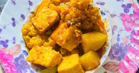Dipa Bhattacharyya দ্বারা আলু ফুলকপি পনির ডালনা Aloo Fulkopi Paneer