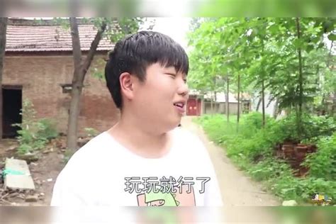 母亲辛苦把女儿养大，女儿却只会伸手要钱，看到母亲日记女儿醒悟