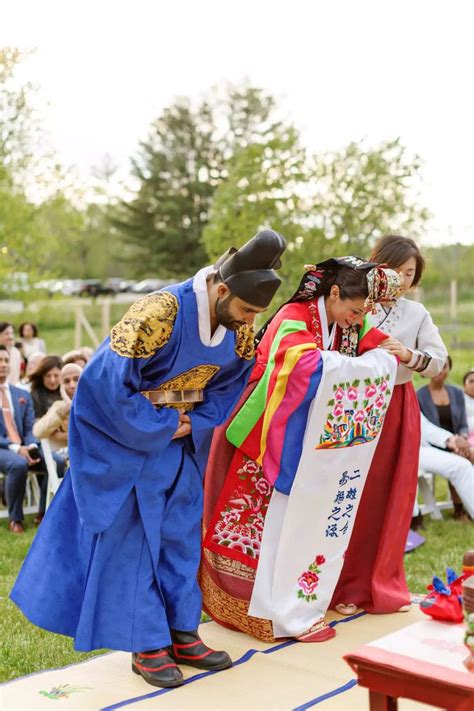 10 Korean Wedding Traditions And Customs Korean Wedding Traditions