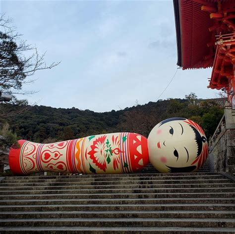 日本惊现巨型木人偶看不懂的才叫艺术 大作设计网站专栏 大作官网