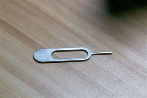 How To Insert And Remove SIM Card From Samsung Galaxy S Technipages