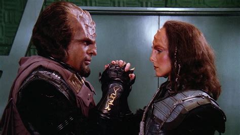 Suzie Plaksons Romance With Worf Started A Small Feud Between Star