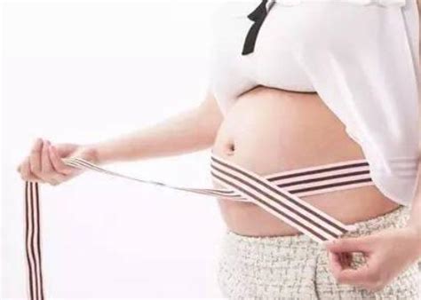 懷孕期間，孕媽「肚臍」為何出現凸出的情況？多半是因為這些問題 每日頭條