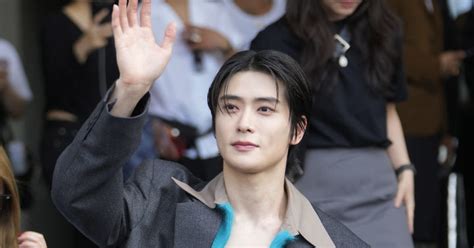 프라다 패션쇼 후 인사하는 Nct127 재현