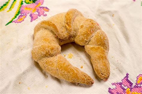 Cuerno French Croissant Mexican Sweet Breads Mexican Dessert Recipes