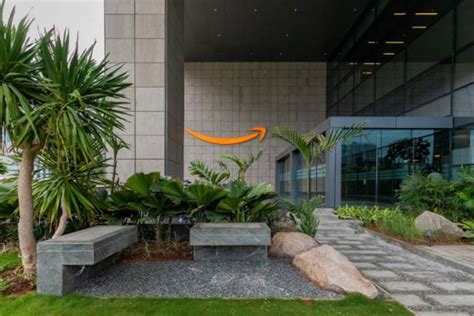 Watch Amazons Largest Campus On Earth Is 50 Times Bigger Than Taj Mahal Sme News The