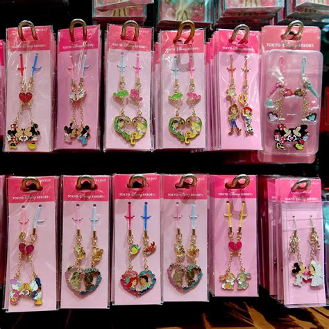 人気のプリンセスやシェアしたいセットも豊富！東京ディズニーランド2017秋冬ストラップまとめ