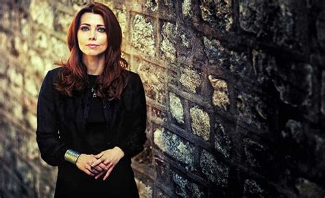 5 книги на Елиф Шафак които си струва да прочетете Vibes Bg