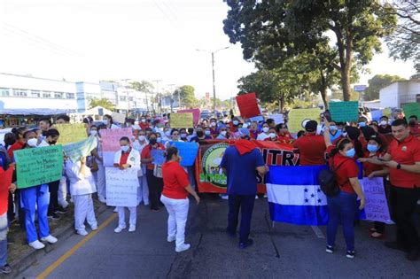 Empleados Del IHSS Se Toman El Bulevar Del Norte De San Pedro Sula