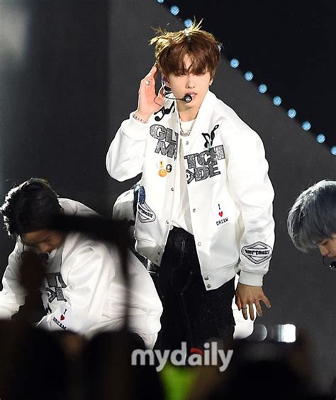 韩国男团nct Dream参加2022梦想演唱会财经头条
