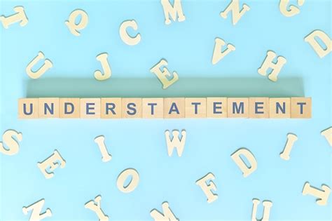 영어 문법 수업 수업에서 음성 비유 언어 개념의 과소 평가 그림 나무 블록 타이포그래피 플랫은 파란색 배경에 놓여 있습니다 0명에 대한 스톡 사진 및 기타 이미지 Istock