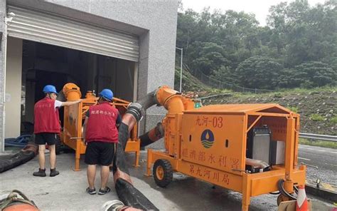 蘇花改花蓮中仁隧道湧水超過排水量3倍 工作人員隧道內濕身搶修 生活 中時