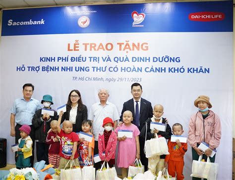 Sacombank và Dai ichi Life Việt Nam tiếp tục đồng hành với bệnh nhân nghèo