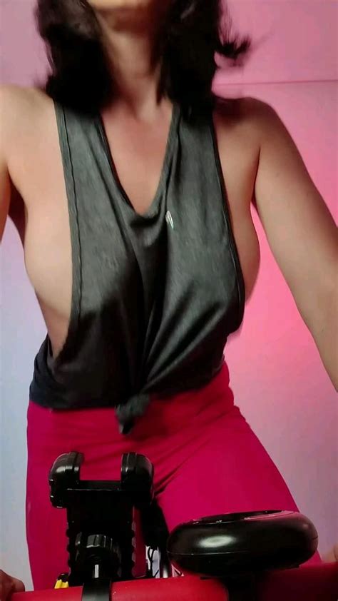 A Bold Fashion Naughty Woman Show Her Big Bouncing Boobs And Side Boobs