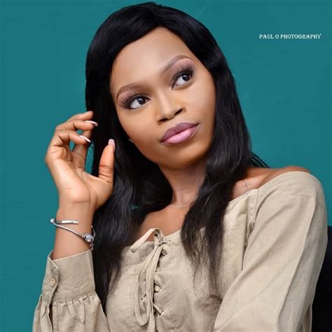 Peculiar Lia Unusual Threads Say More