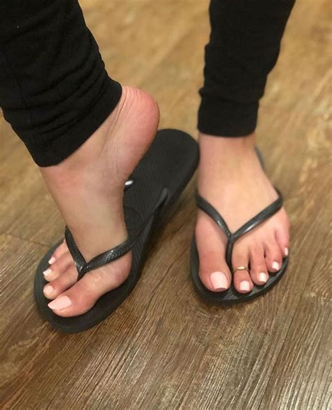 Pretty Feet 2019 On Instagram Cutiefeet34” Mens Flip Flop Sandals Pretty Shoes Feet