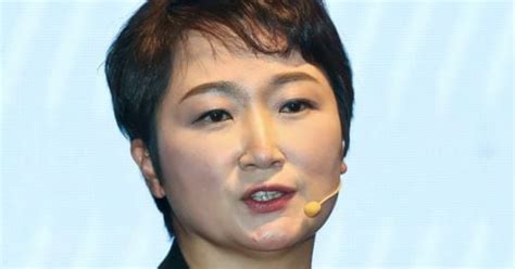 이재명 ‘文 저격수 이언주에 직접 민주당 복당 권유