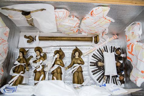 В Екатеринбург привезли более 80 древних скульптур