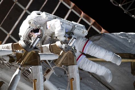 Três Astronautas Voltam à Terra Da Estação Espacial Internacional Cnn