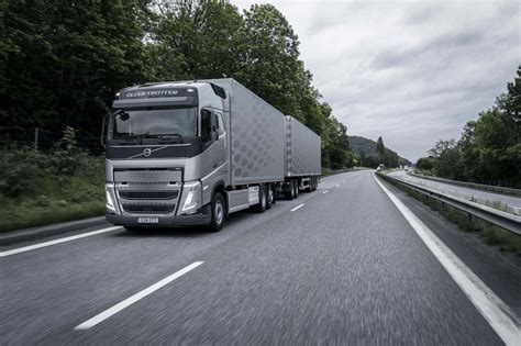 Novo Volvo FH Europa Bx Transporte Mundial