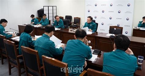 정부 의료계에 “집단행동 아닌 대화의 장으로 나올 것대화할 준비 돼 있다”