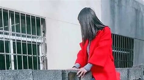 这是我老婆十年前为了救我，脑袋被驴踢了，现在走到哪里都带上他社会民生好看视频