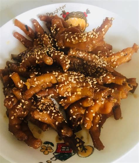 【红烧鸡脚的做法步骤图，红烧鸡脚怎么做好吃】抽抽1105下厨房