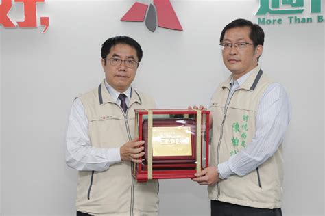 2局處長即將退職 黃偉哲頒贈紀念牌感謝 蘇金安及陳柏誠貢獻 蕃新聞