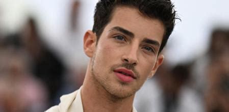 Manu Ríos presume de torso en el Festival de Cannes