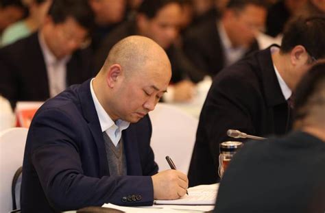 江淮汽车 安进“退位”在即，项兴初、李明的光明与磨难 蓝鲸财经