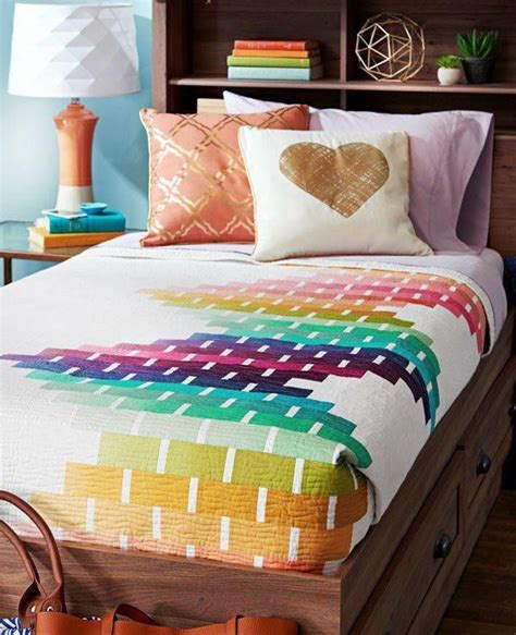Cool Idea Of A Gradient Quilt Classic Bedroom Design Bedding Basics Bedroom Design