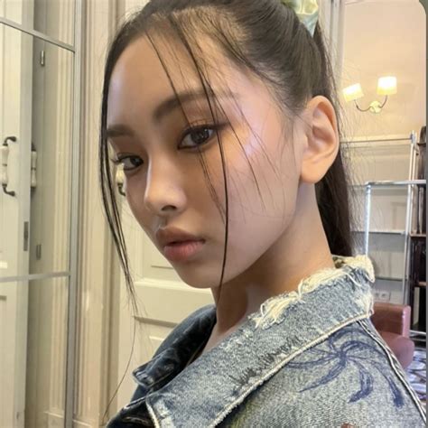 Instagram Update 220724 Makeup Girl Nose Ring