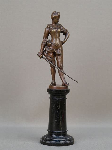 Скульптура «Фехтовальщица бронза патинирование камень высота 22 5см Западная Европа конец
