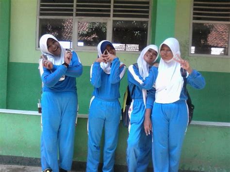 With Sekar Aulia And Putri Fashion Harem Pants Sama