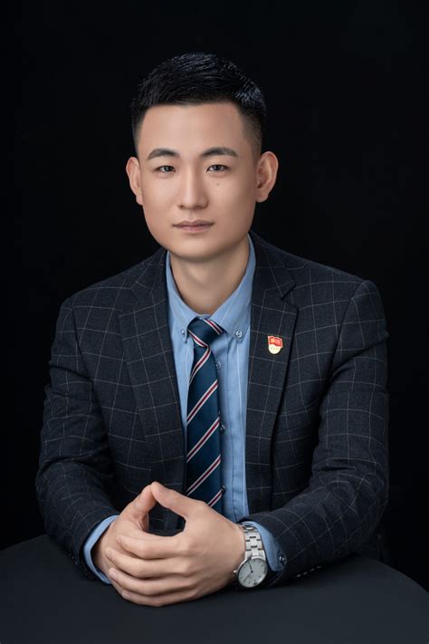 名师团队 全国多所校区 专注于叛逆期青少年行为矫正教育 系统及个性化教学培养青少年素质 特训教育集团