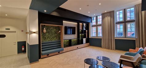 De Deuren Van Het Gloednieuwe Bandb Hotel In Het Oud Gasthuis Zijn