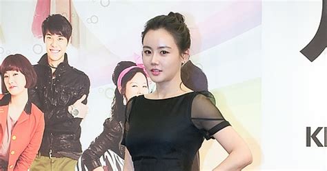 포토 황우슬혜 블랙 초미니로 각선미 강조