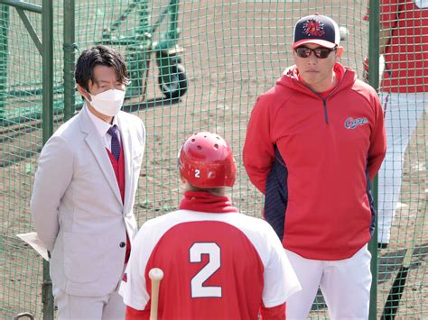 【広島】新井貴浩監督“再生工場”稼働 33歳ベテラン田中広輔を直接指導 スポーツ報知