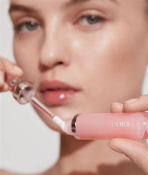 The Lip Volumizer | Plumping Lip Gloss | La Mer