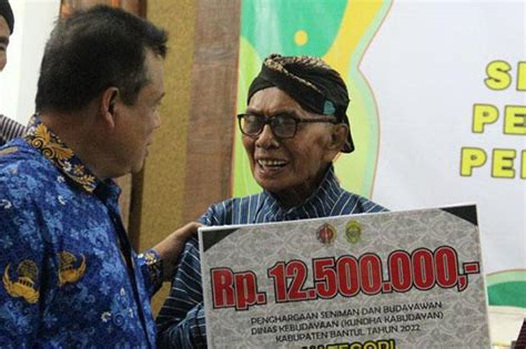 Hebat Bantul Beri Penghargaan Seniman Pelestari Adat Dan Cagar Budaya