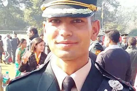 Thousands Remember Martyr Lt Ummer Fayaz At India Gate News18