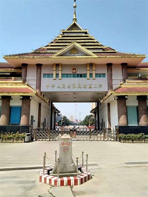 မြန်မာဘက်သို့ အီလက်ထရောနစ်ပစ္စည်းများ၊ လူသုံးကုန်နှင့် အိမ်သုံးကုန်များ၊ စက်ကိရိယာနှင့် စက