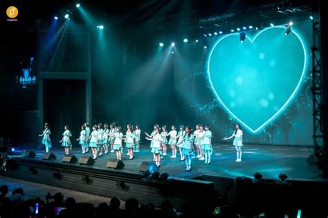 บรรยากาศงานเปดตว BNK th Single Heavy Rotation ทจะพาใจของทกคนหมนไปดวยกนดวยความสนก