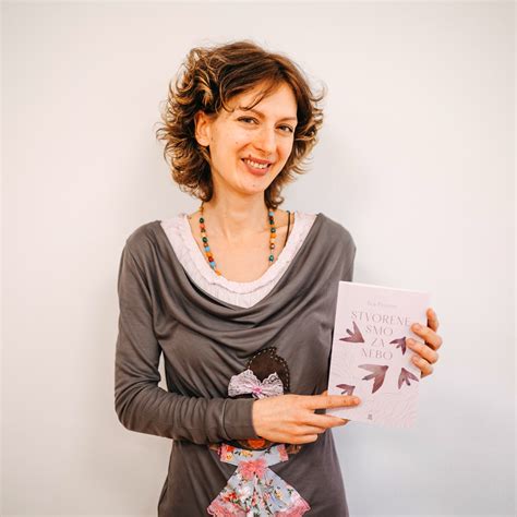 Tea Perović Kratki životopis