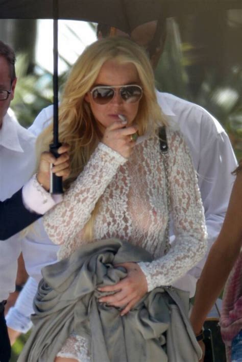 Lindsy Lohan Lonewolfprowling
