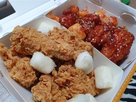 스트레스 받은 날엔 치킨이지 멕시카나 치즈볼 후라이드 반 매운양념 반 네이버 블로그